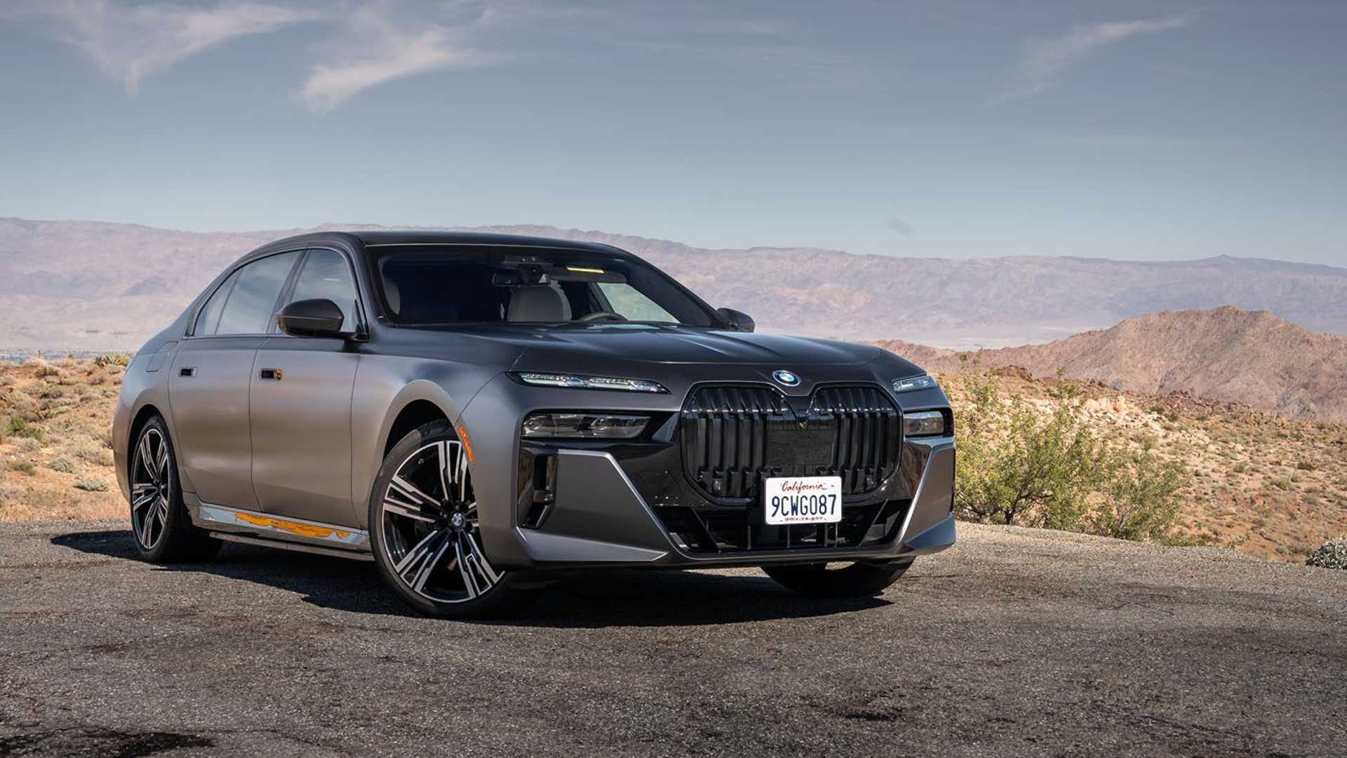 BMW lanzará el i7 con tracción trasera en julio