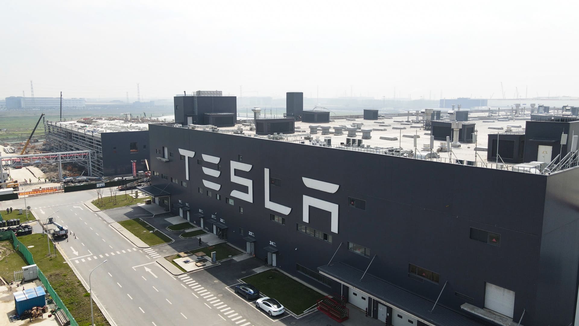 Problemas de suministro para Tesla en la Gigafactory de Shanghai