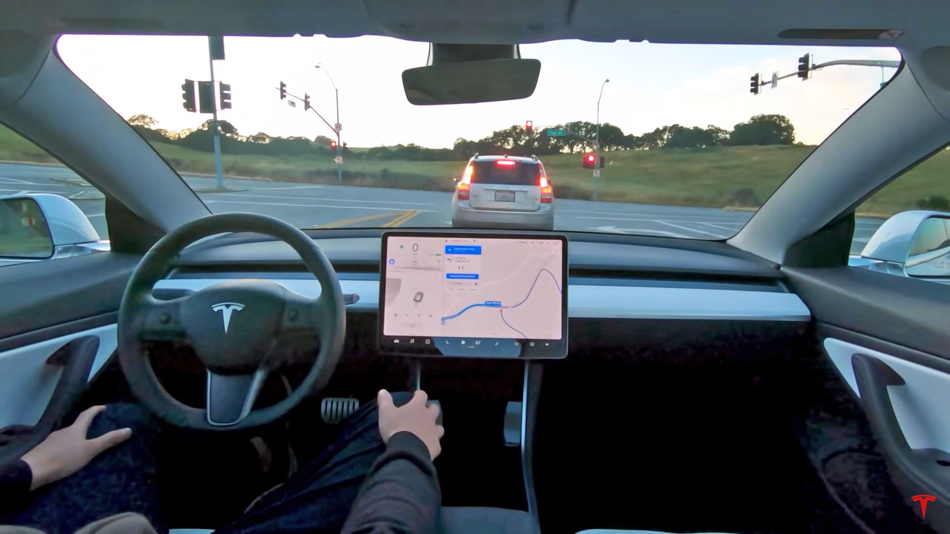 Conducción autónoma Tesla y función de Autopilot: lo que debes saber